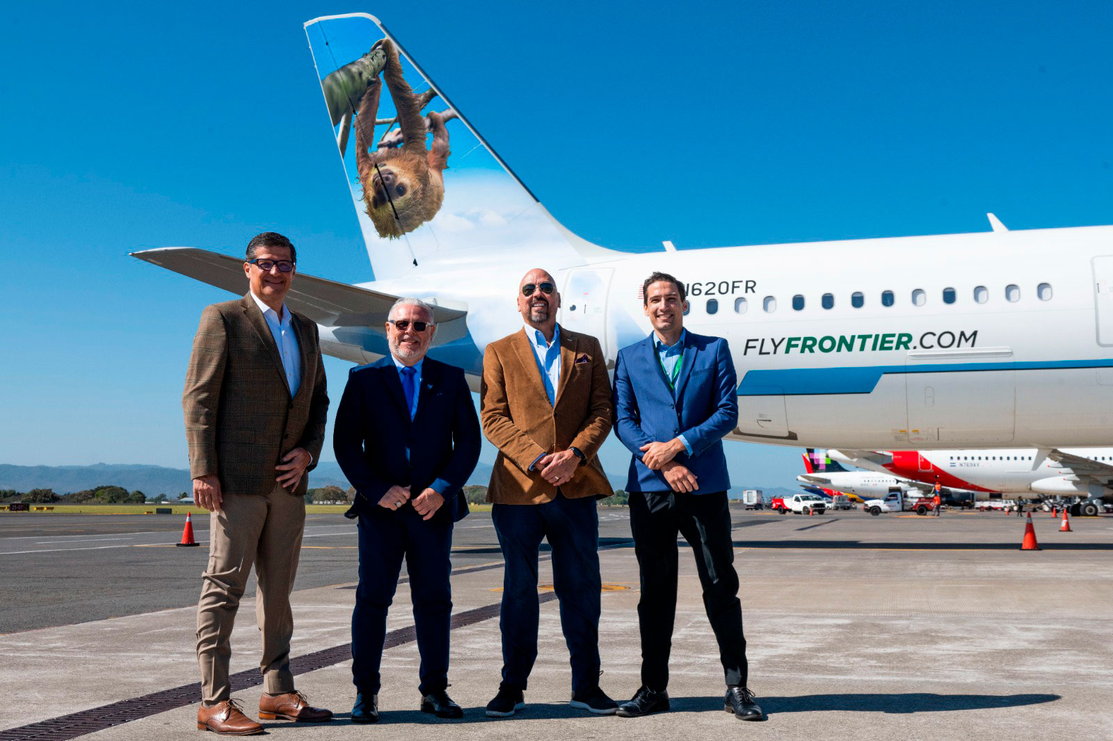 Avión de Frontier Airlines decorado con “Tico” el Perezoso recibe ...