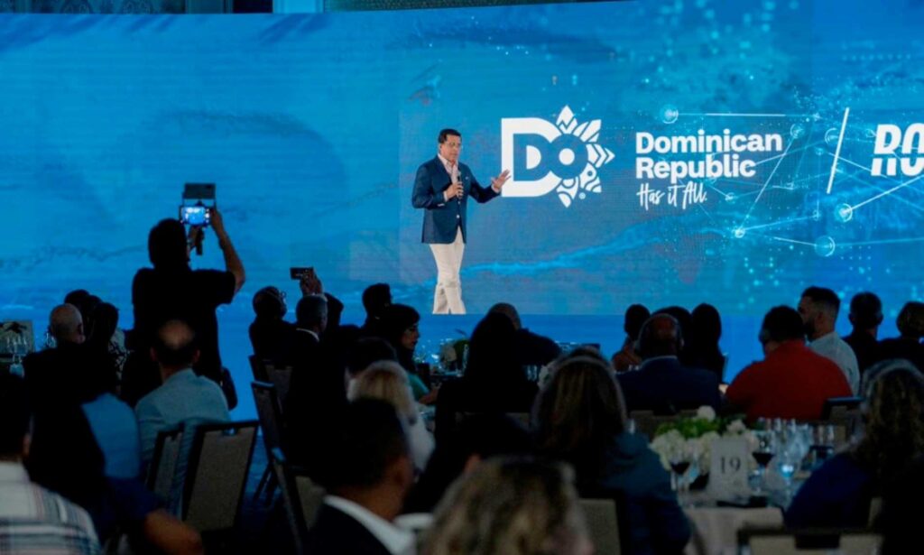 David Collado presenta la República Dominicana en Orlando • Periódico ...